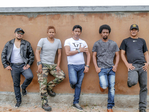 Rock : Zovy se fait une place dans le microcosme